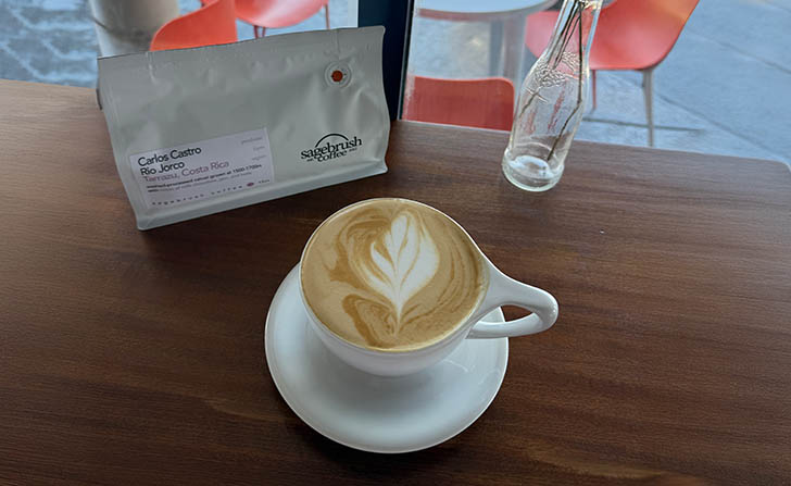 Un Latte de Amor en Chandler: Savor Brands Visita Sagebrush Coffee (AZ)