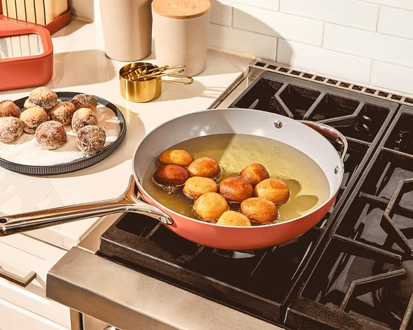 What Is a Nonreactive Pan and Why It Matters | Caraway