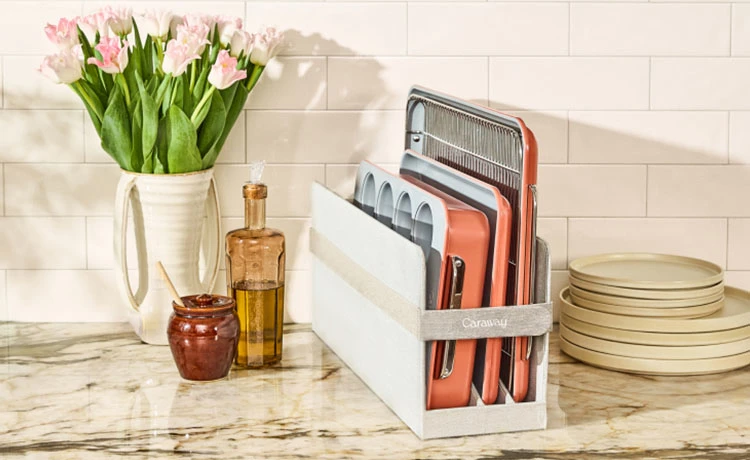 What's the Best Bakeware Material? 7 Things To Consider | Caraway