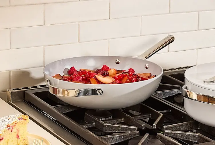 Types of Frying Pans: A Materials, Coatings, and Sizes Guide | Caraway