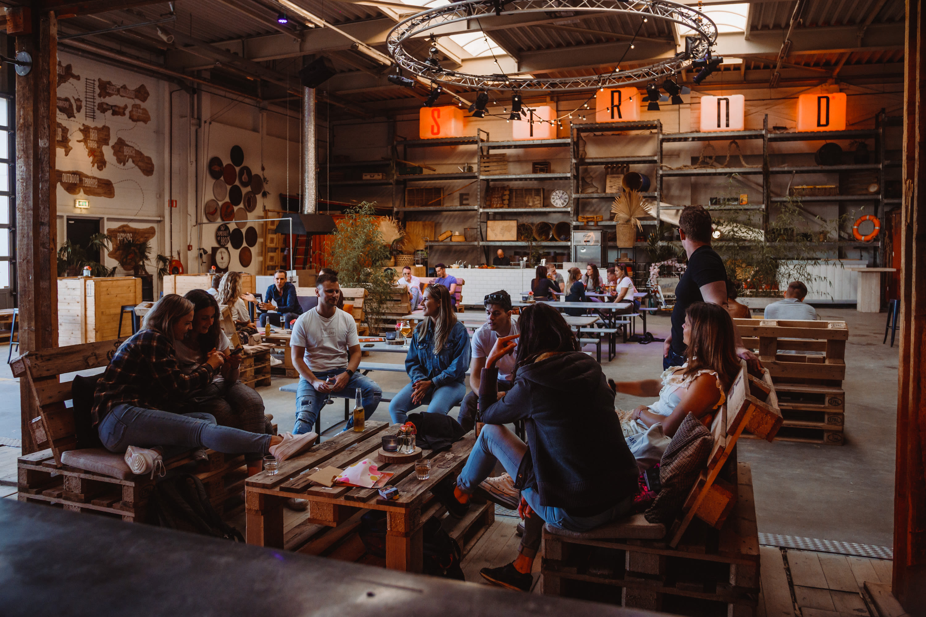 Bedrijfsborrel organiseren in Breda? | STRND