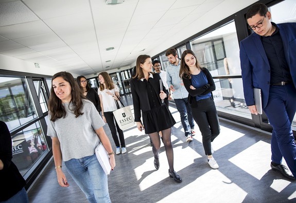 ESSEC's Global BBA ranks first in 2022 L'Étudiant ranking - News || ESSEC