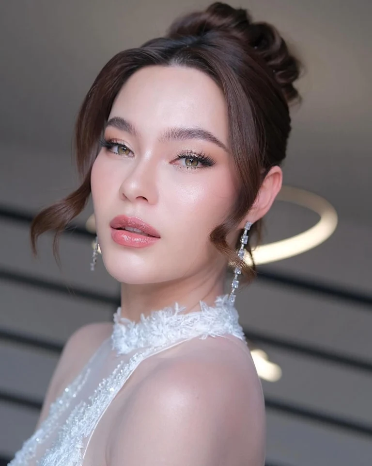 What Is Thai Makeup? Bridal Style Inspiration & Top Thai Makeup Artists ...