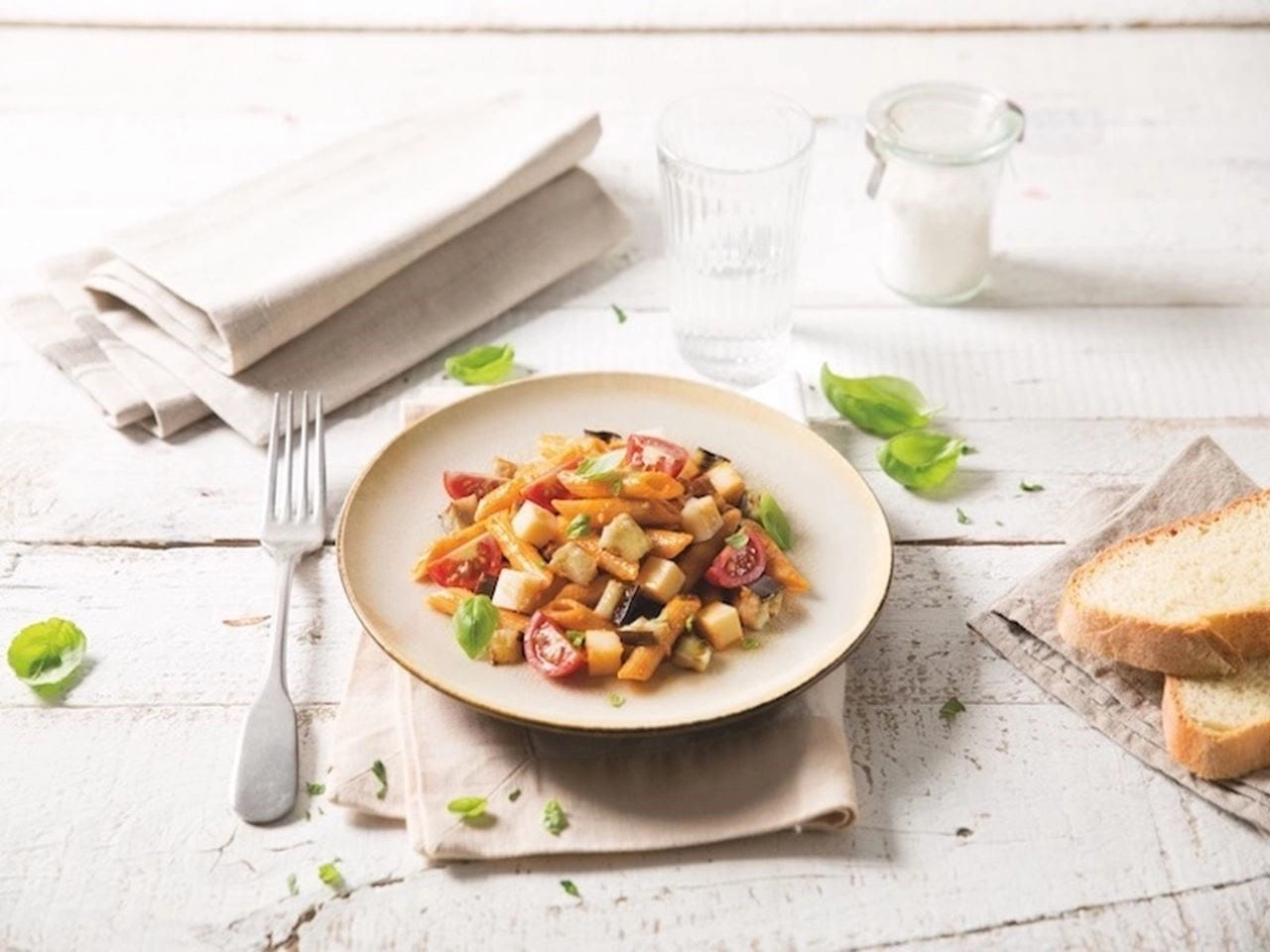 Penne Rigate Integrale mit Pesto Rustico, Aubergine und Käse | Barilla ...