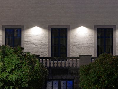 Wall luminaires with directed light · BEGA