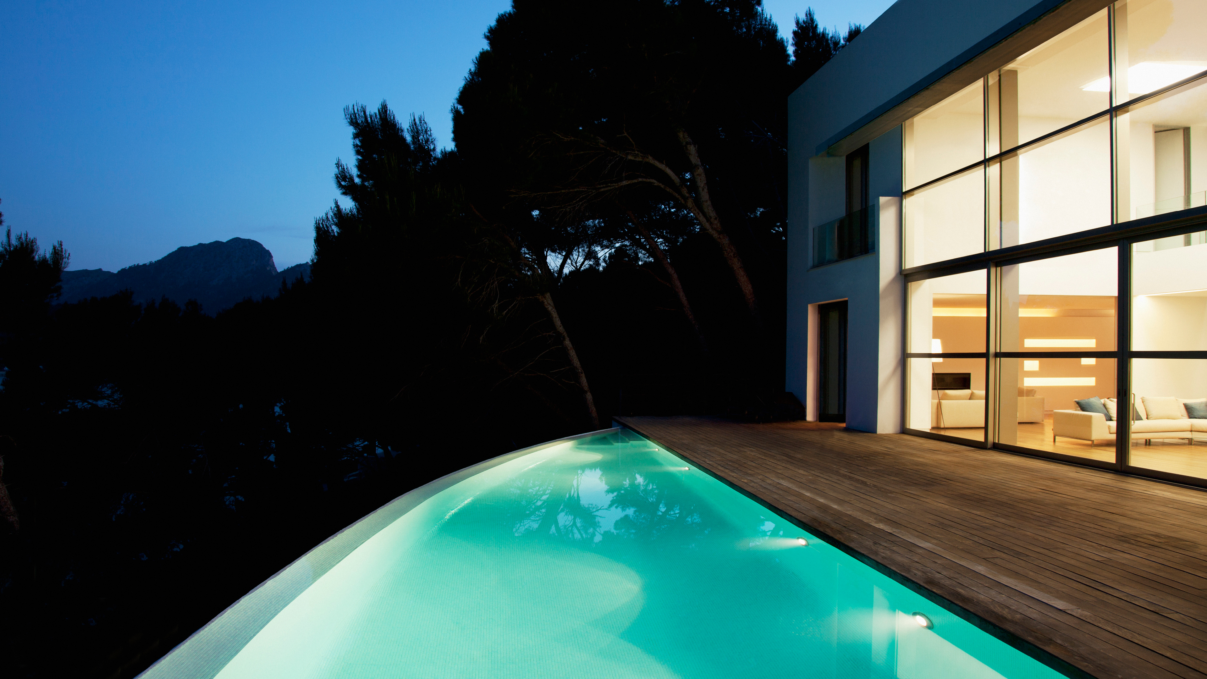 Recessed luminaires for swimming pools · BEGA