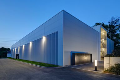 Wall luminaires with directed light · BEGA