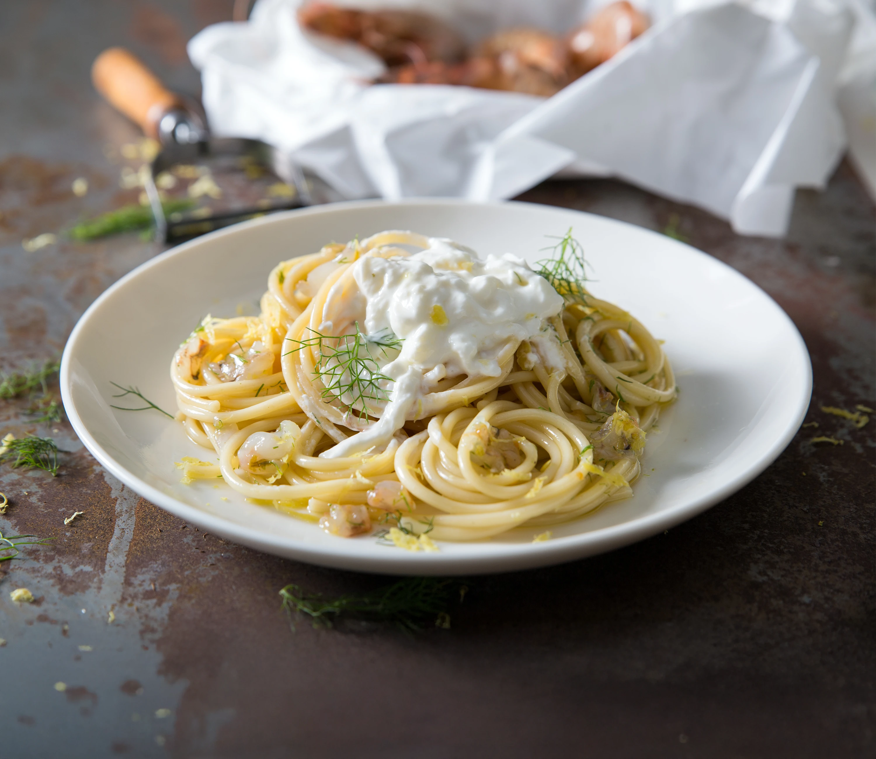 Spaghetti freddi con gamberi rossi e burrata | Barilla