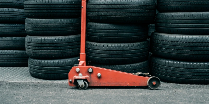 How to jack up a car: safe and simple steps - Car repairs - Driving and ...
