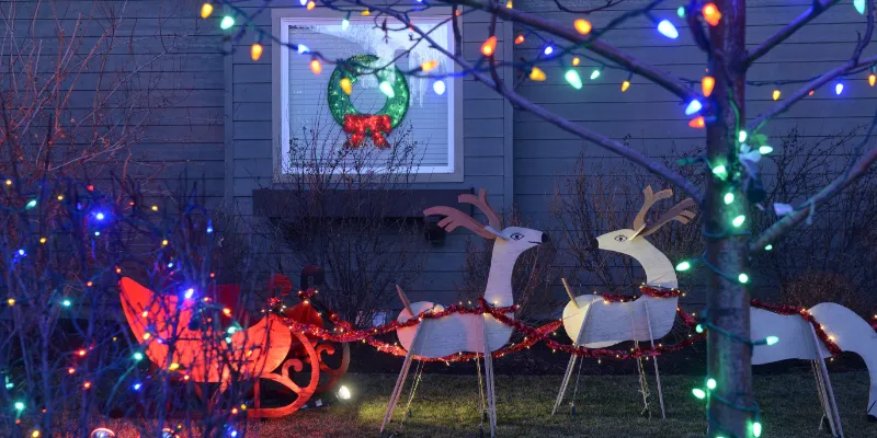 How to hang outdoor Christmas lights like a pro - Interior design ...
