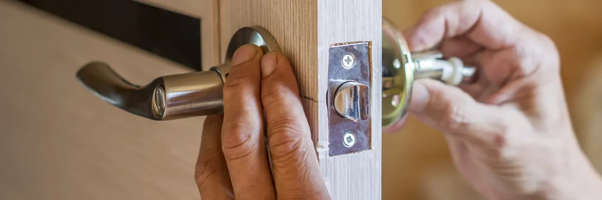 How to change a door handle: a DIY guide - Carpenters - Building and ...