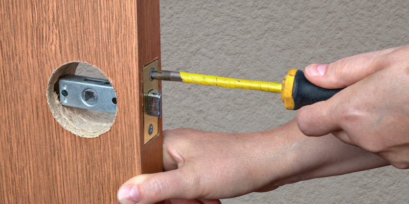 How to remove door hardware: simple steps - Carpenters - Building and ...