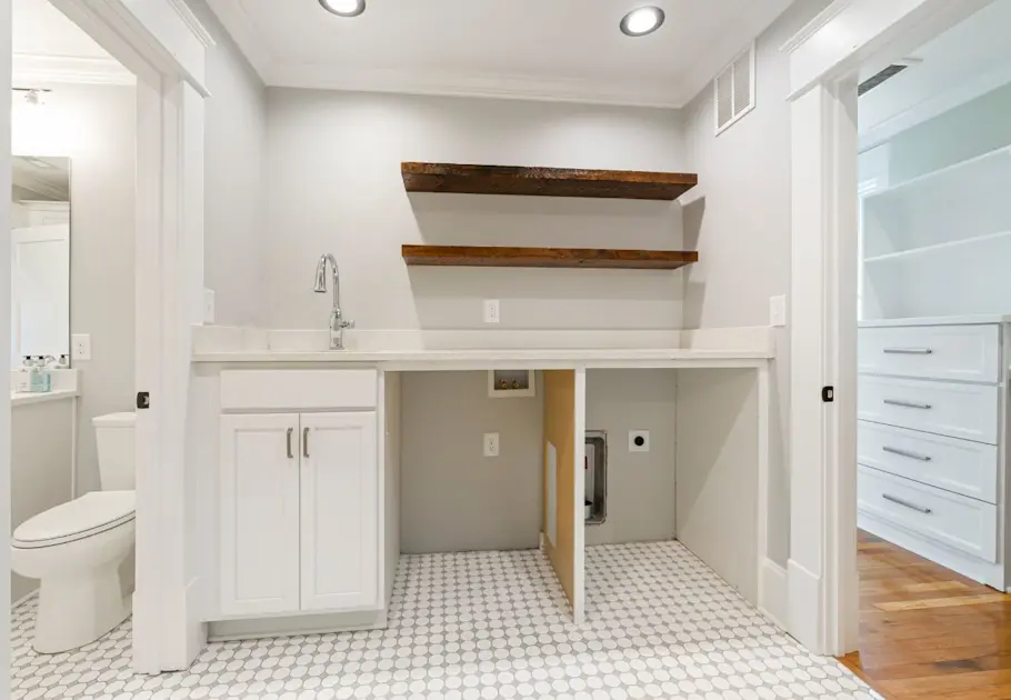 Innovative Bathroom Shelving Solutions to Maximize Your Storage ...