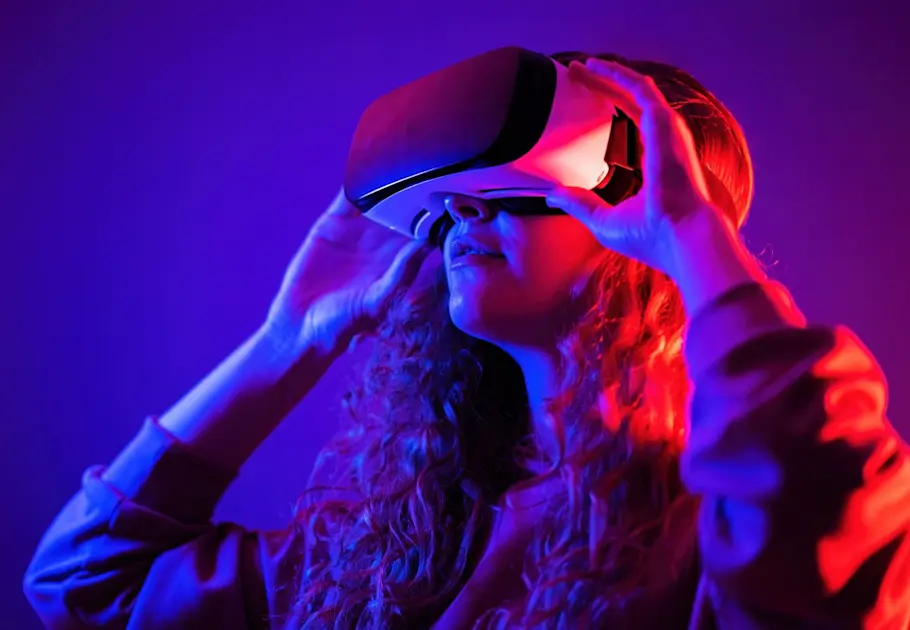 Virtual Reality: A Beginner's Guide to VR Gaming & Experiences - Info Guru