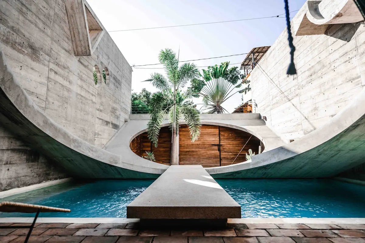 22 Stunning Airbnbs for a "Romantic" Getaway with your Pet