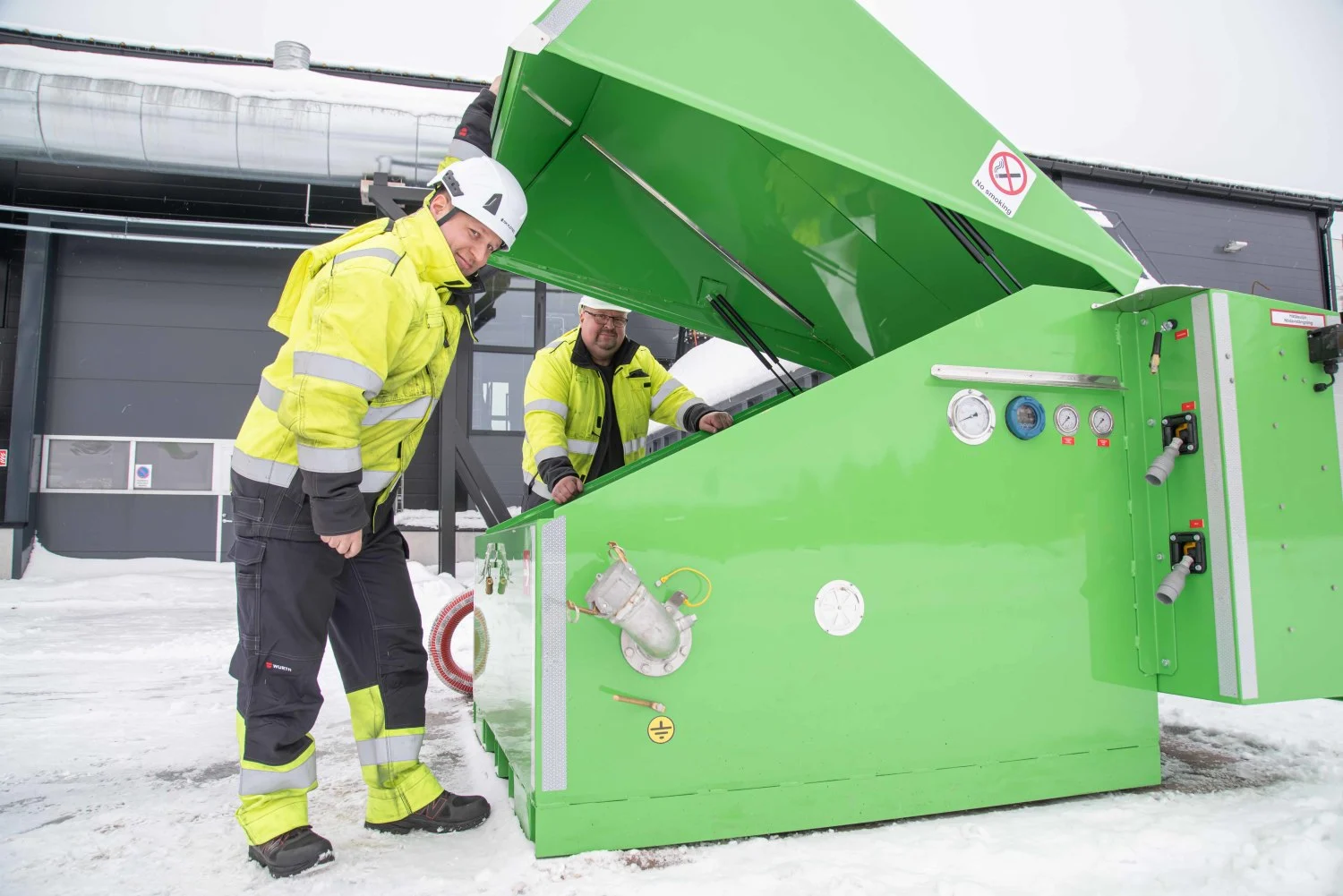 Chemical recycling of plastics | Neste