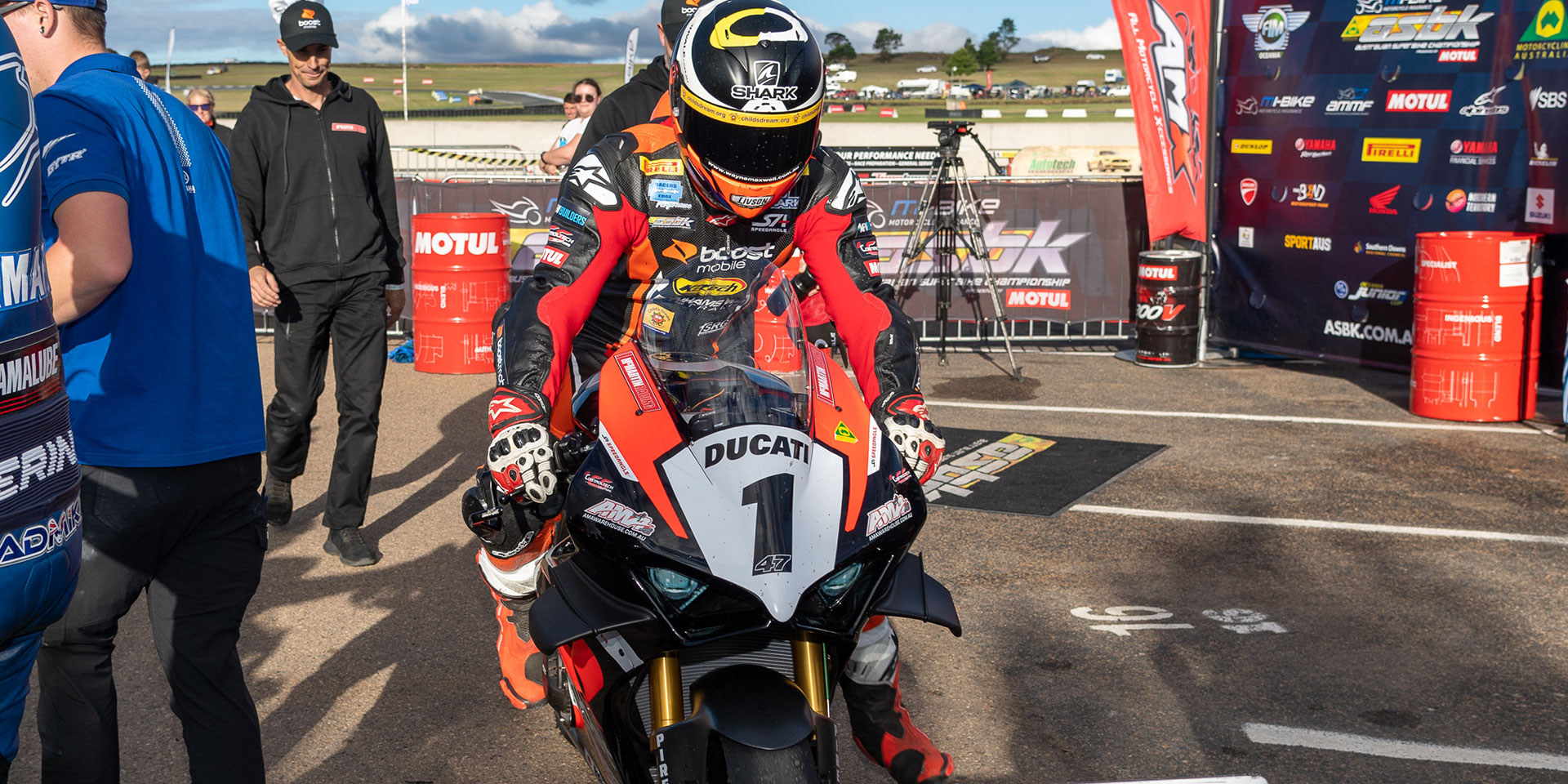 Boost Mobile Racing with K-Tech and Wayne Maxwell take race two victory ...