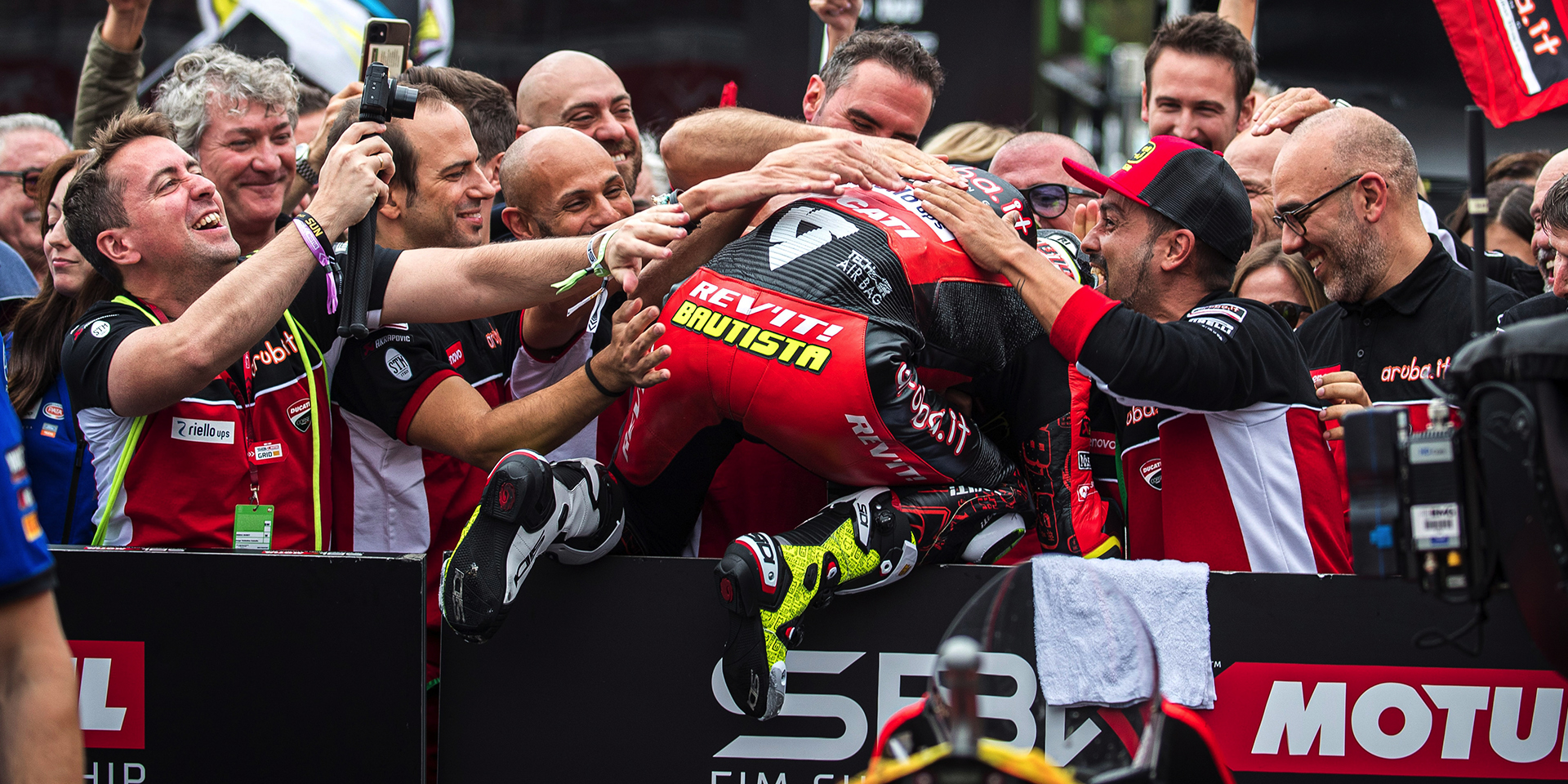 Bautista powers to a dominant win in Race 1 at Barcelona. Great start ...