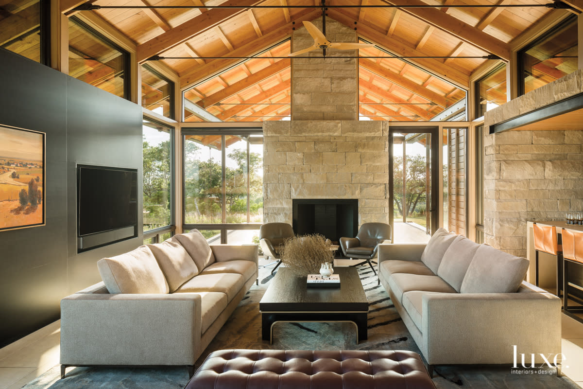 A Texas Ranch Home Keeps In Tune With Its Striking Site | Luxe ...