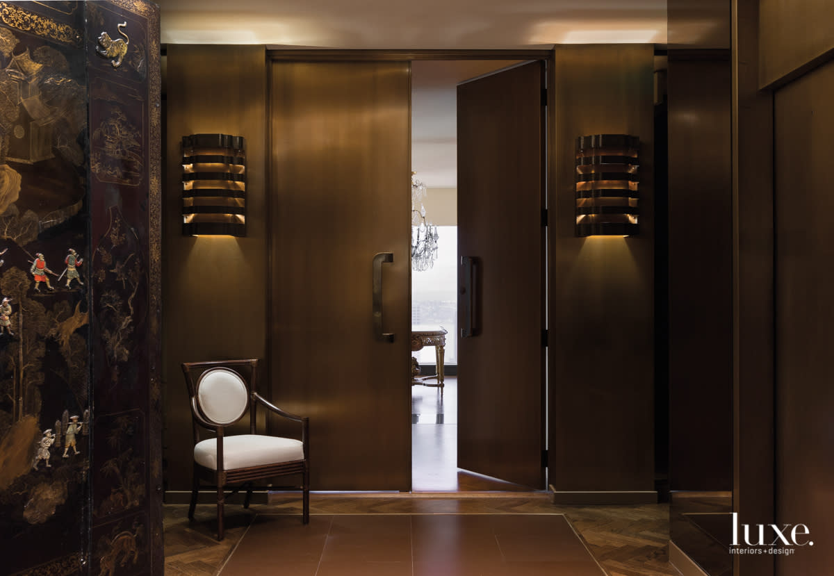 Art & Antiques Elevate A Renovated Seattle Penthouse | Luxe Interiors ...