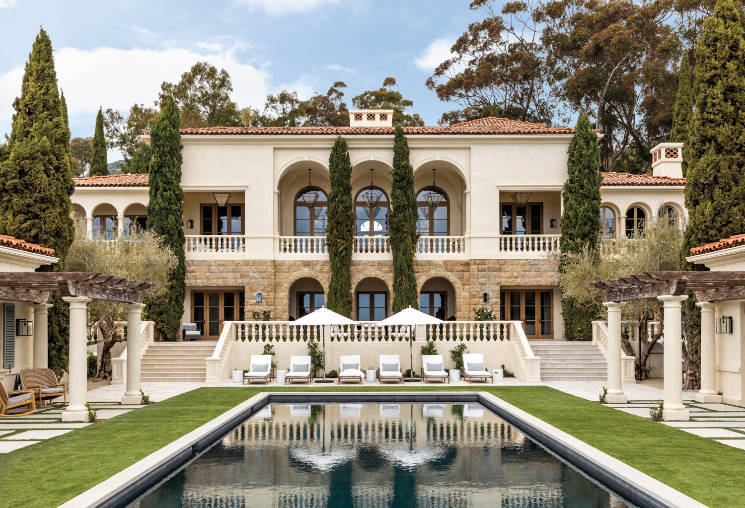 Welcome To This Timeless Villa-Style Montecito Manor | Luxe Interiors ...
