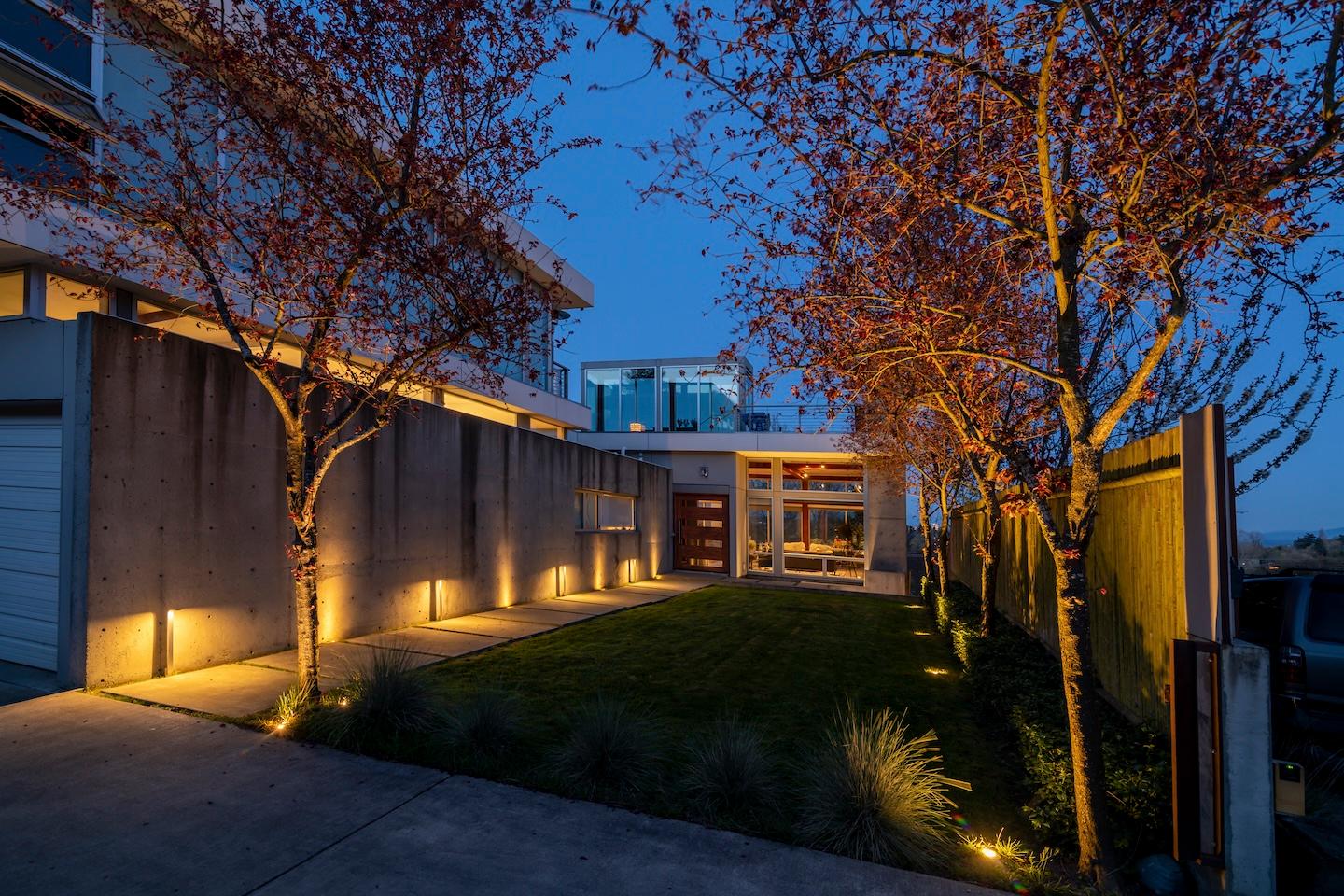 Northwest Outdoor Lighting | LUXE Interiors + Design