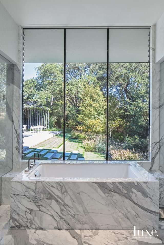 A Dallas Couple’s Art Collection Takes Center Stage | Luxe Interiors ...