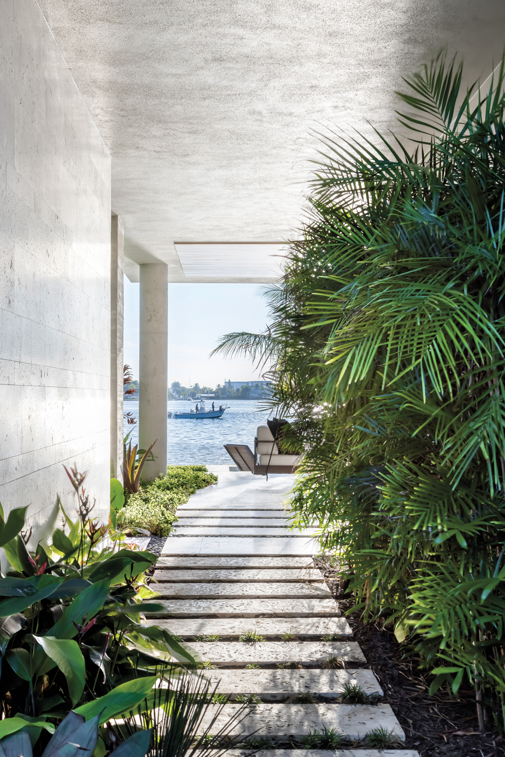 Step Inside A Modern, Tropical Florida Home That Plays Up Its Views ...
