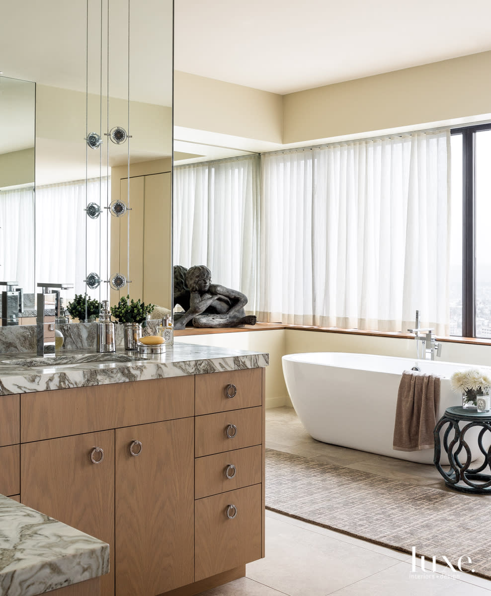 Art & Antiques Elevate A Renovated Seattle Penthouse | Luxe Interiors ...