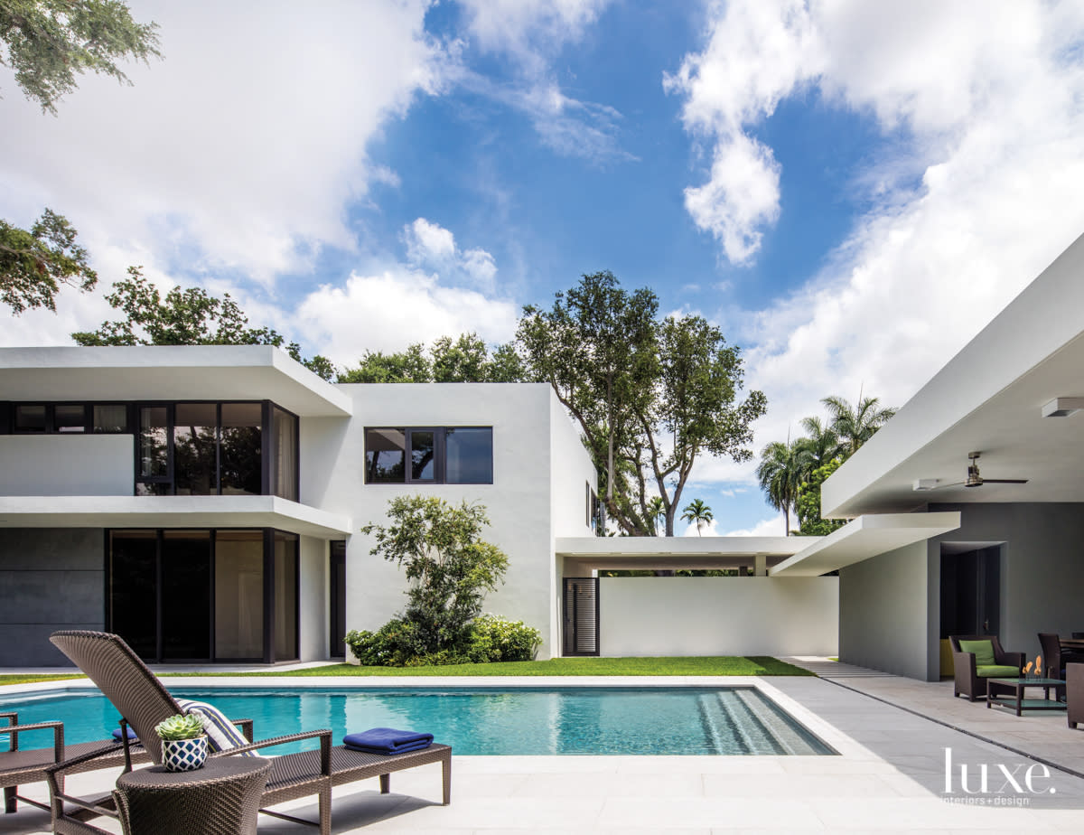 Nestled Among Oak Trees, A Miami Home Is A Modern Haven | Luxe ...
