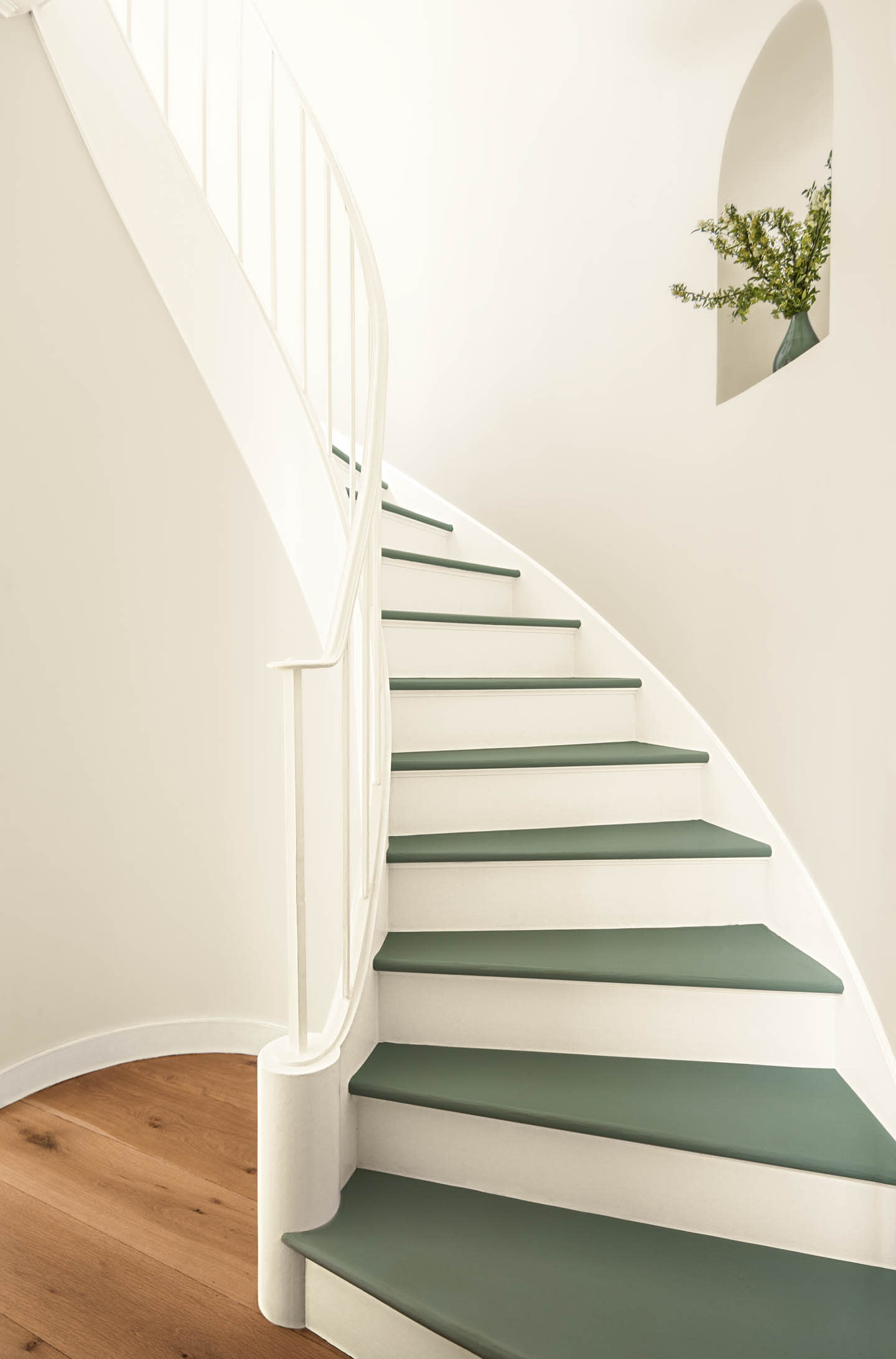 Benjamin Moore Reveals Its Color Of The Year 2025 | Luxe Interiors + Design