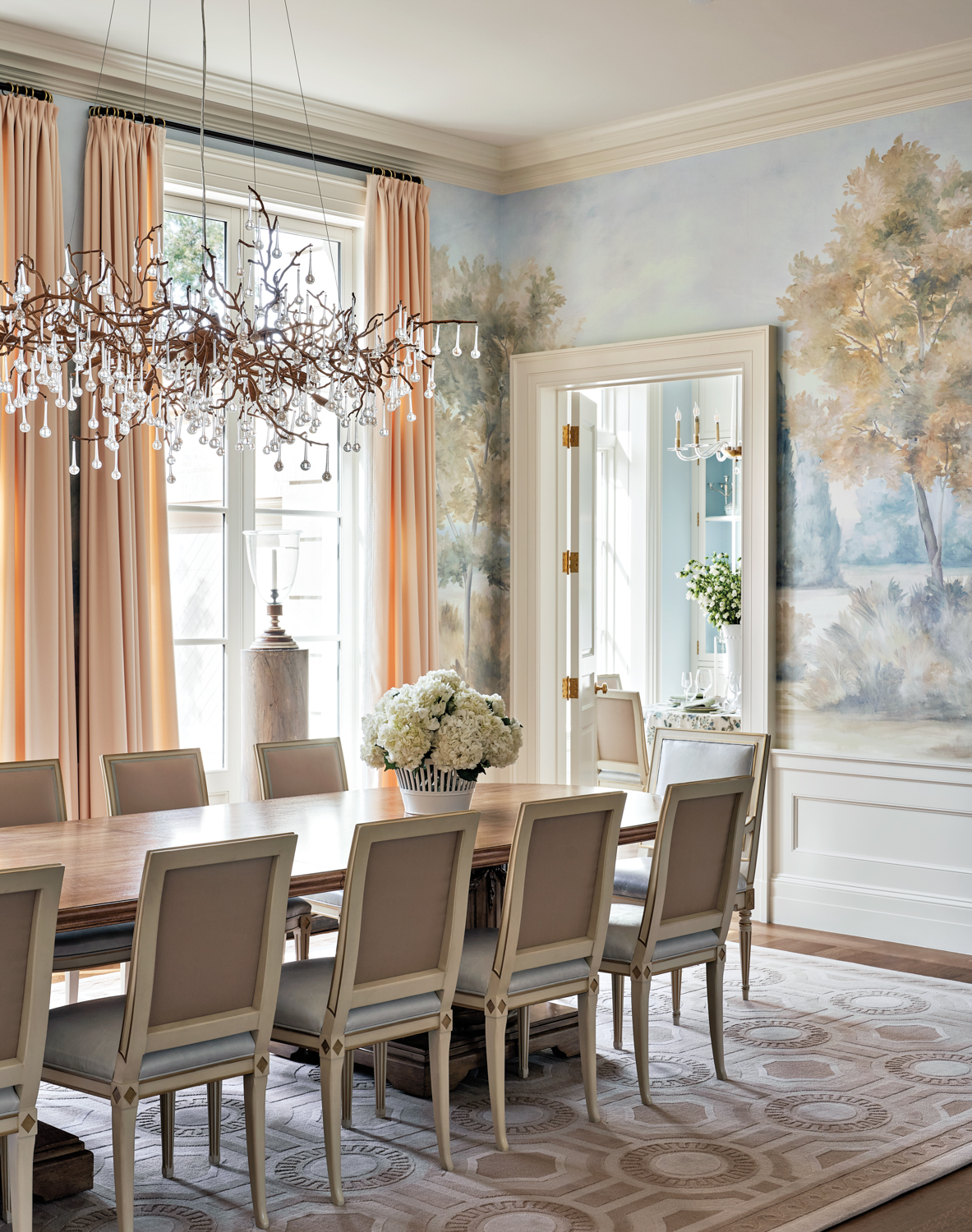 Tour The Artfully Imagined Spaces Within This Stately Dallas Abode ...