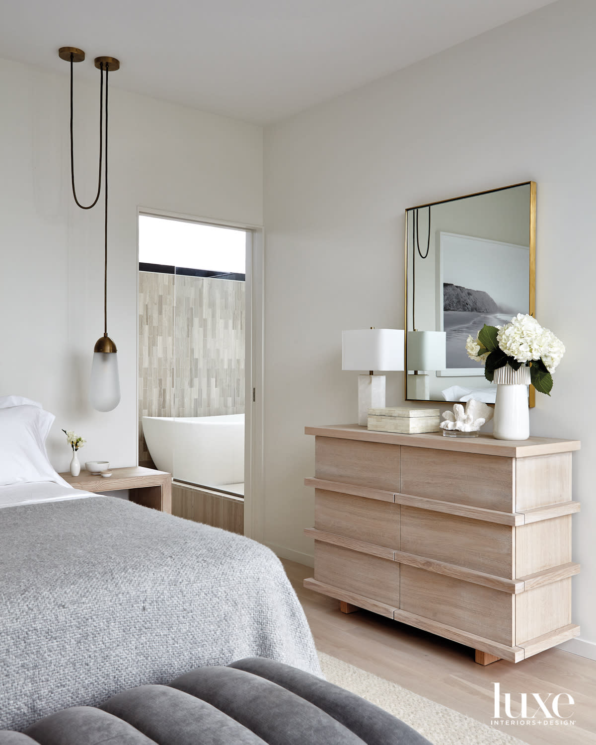 It’s All Ocean Breezes And Minimalist Glamour At This Montauk Gem | Luxe Interiors + Design