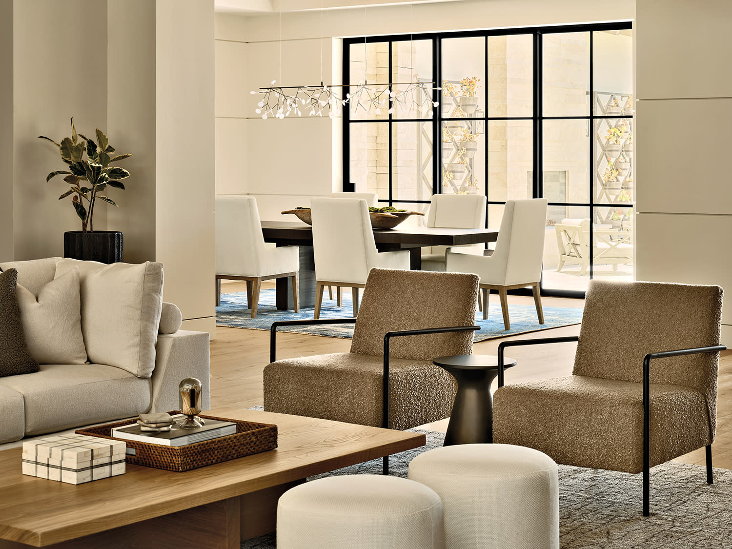 A Phoenix Home Blends Contemporary Aesthetics With Classic Touches ...