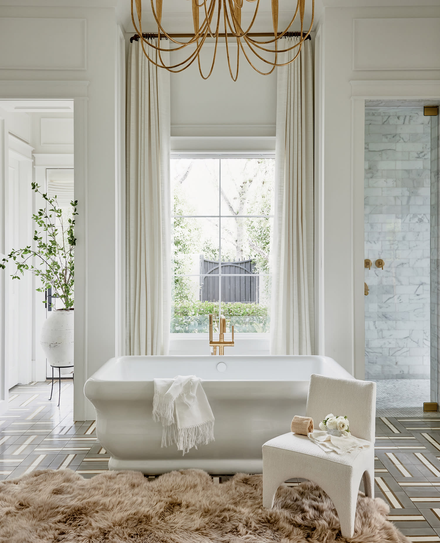 Explore An Arizona Family Abode With A Casual Yet Edgy Vibe | LUXE Interiors + Design