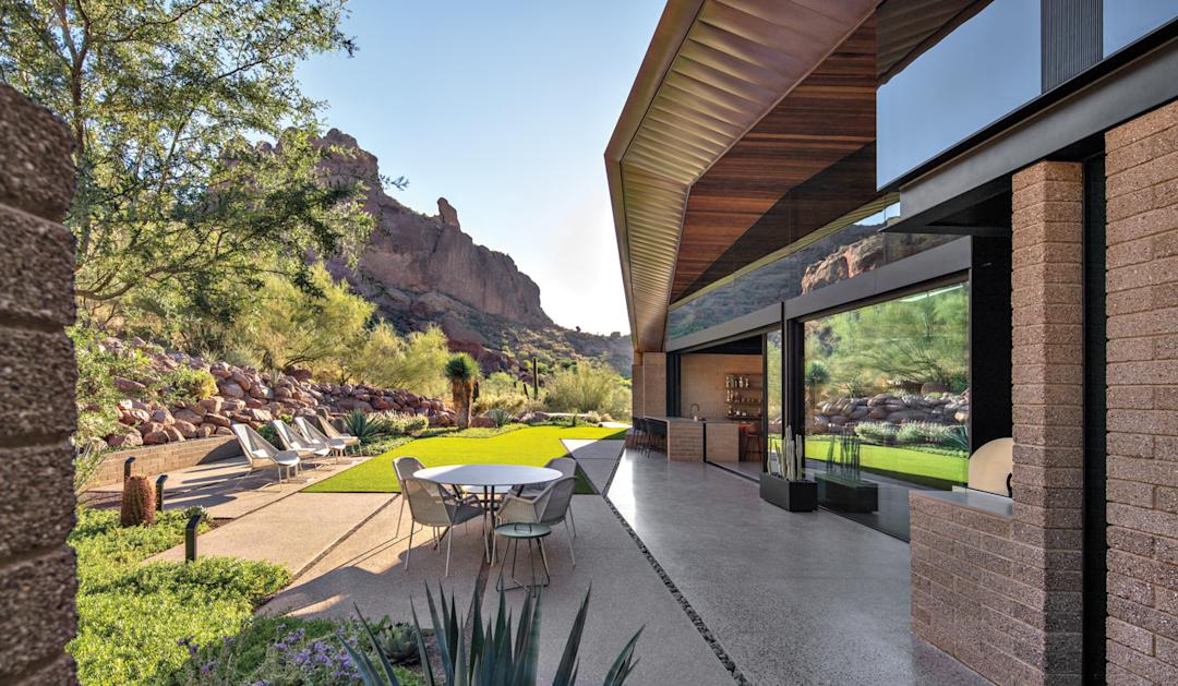 Enjoy The Views In This Arizona Home Floating Above The Landscape ...