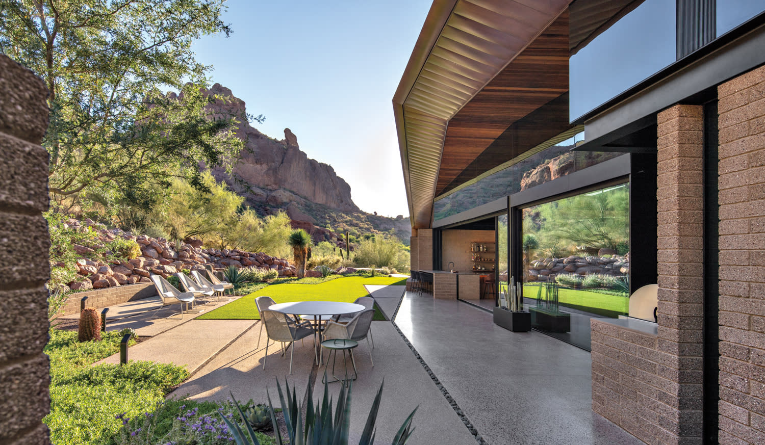 Enjoy The Views In This Arizona Home Floating Above The Landscape ...