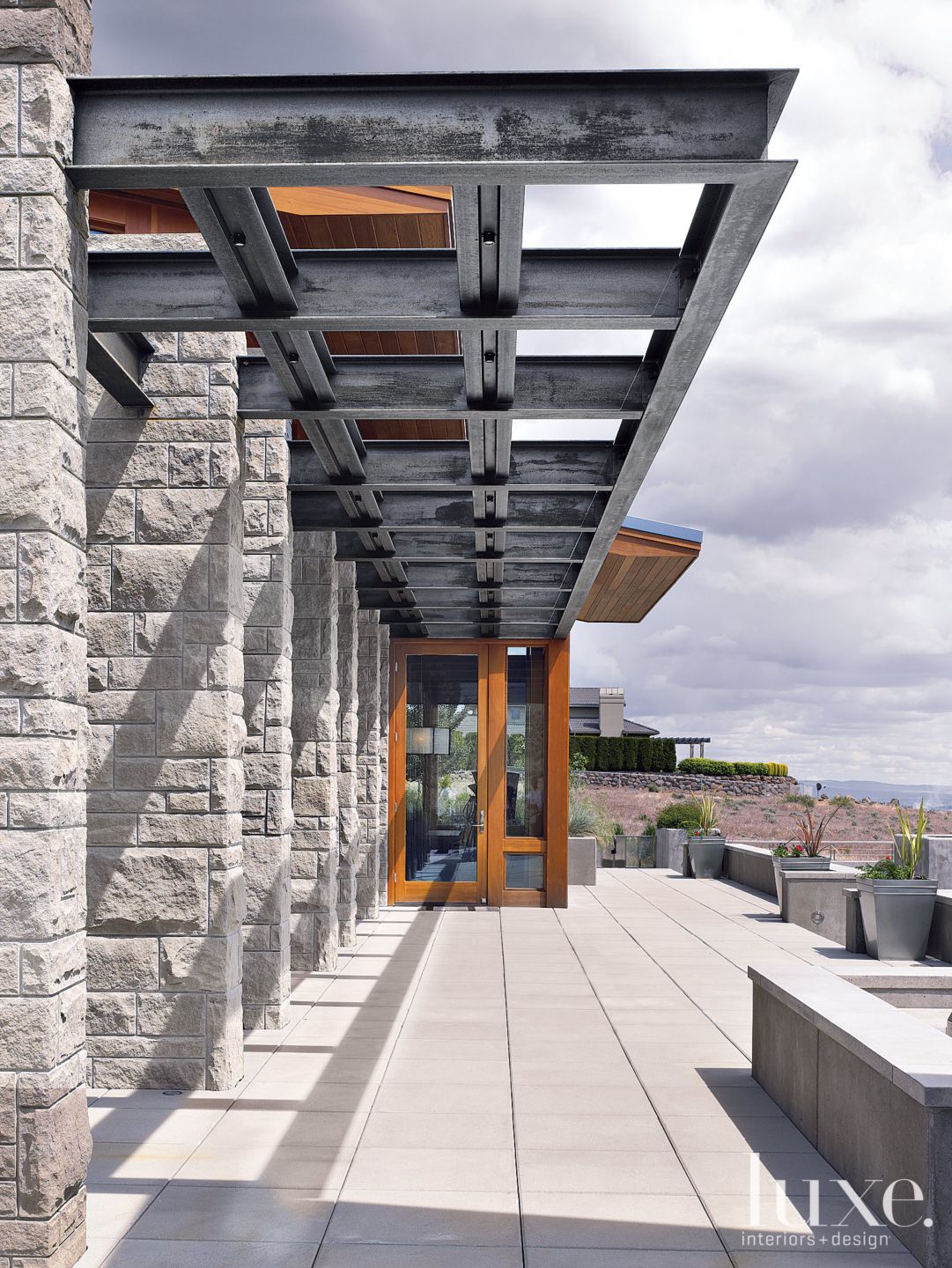 Modern Courtyard Trellis | Luxe Interiors + Design