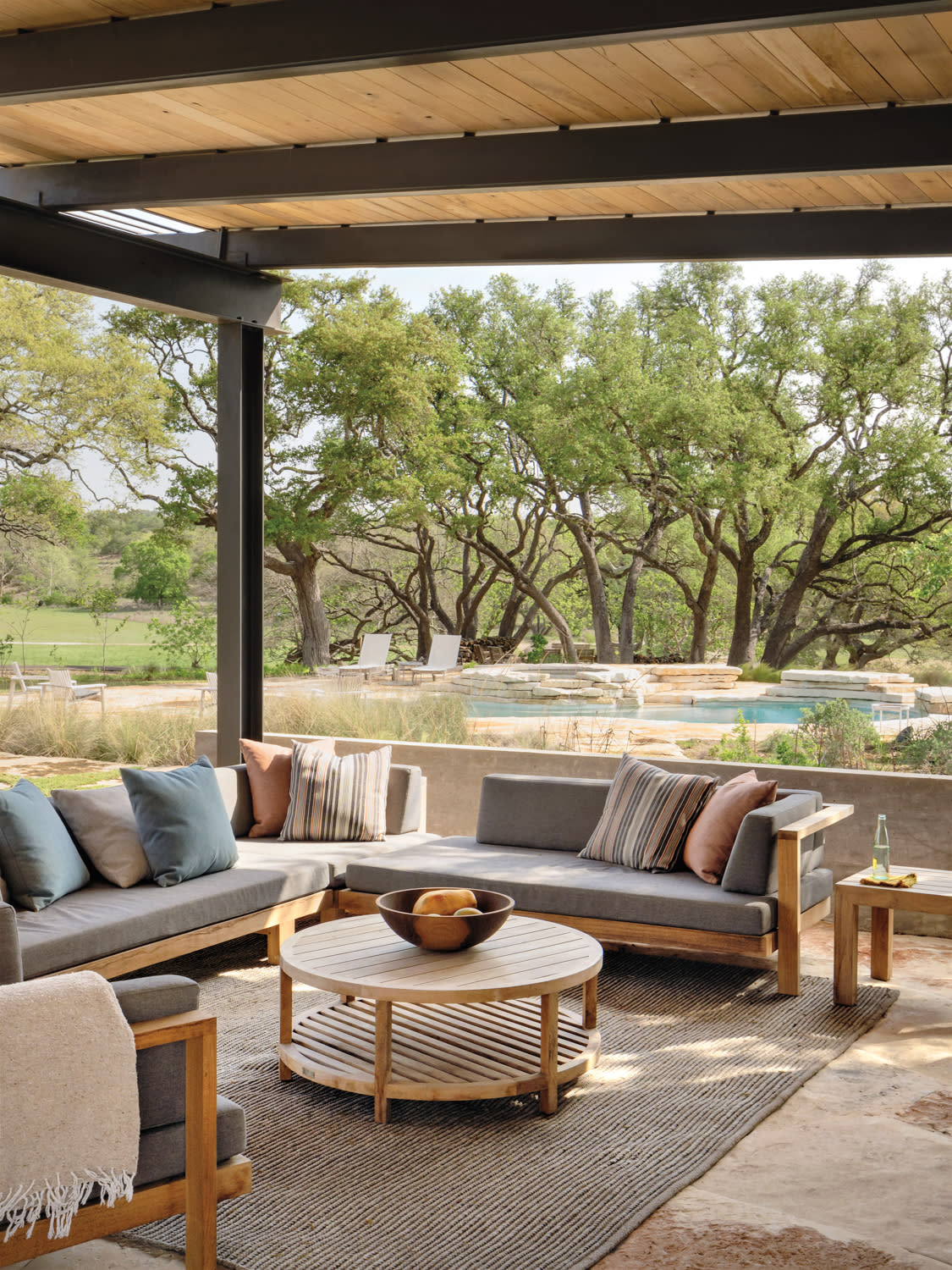 This Country Compound In Texas Gets A Ranch-Inspired Glow Up | Luxe ...