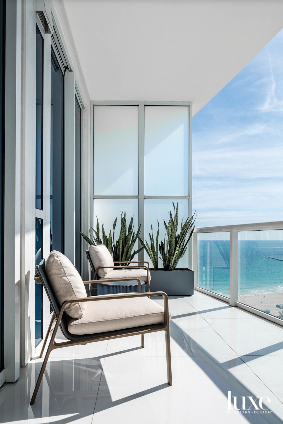 This Miami Beach Escape Mimics A Chic, Sophisticated Hotel | Luxe ...