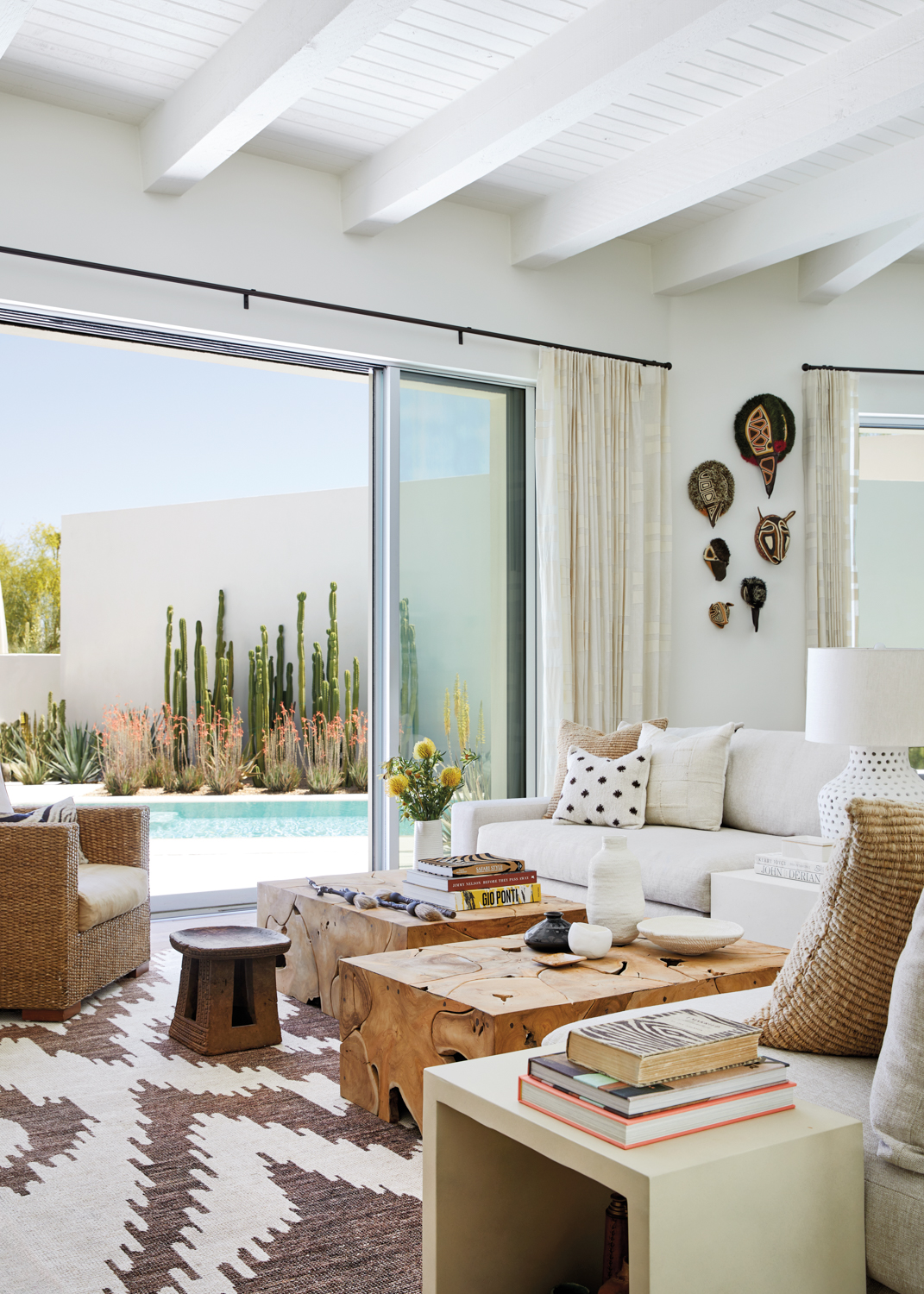 Behold This Arizona Midcentury Abode With An International Facelift ...