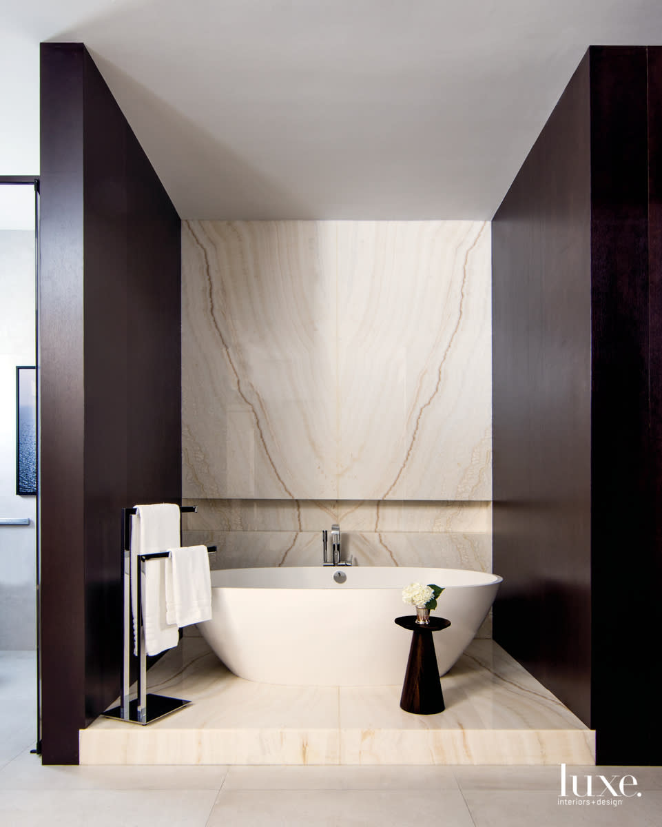 A Contemporary Residence Marries Contrasting Elements | Luxe Interiors ...