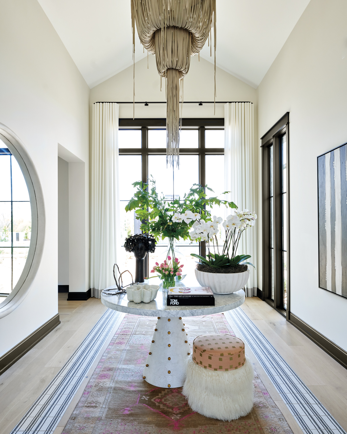 A Family Says Goodbye To Farmhouse Style With A Bold Refresh | Luxe ...