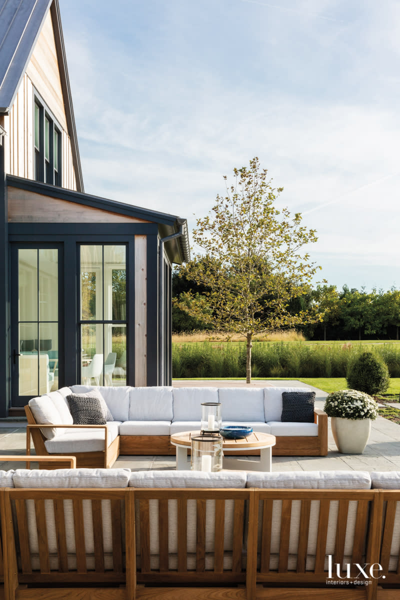 ‘Barn-Chic’ Hamptons Home Embraces A Clean Look | Luxe Interiors + Design