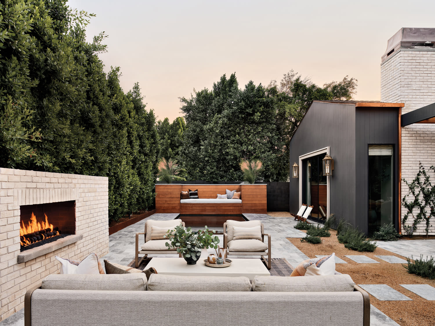 Behind This Modern Arizona Home Made For Cozy Nights In | Luxe ...
