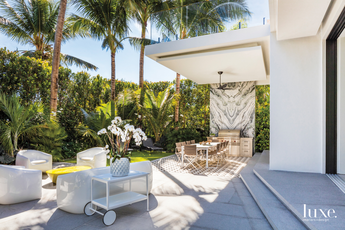 A Design Duo Thinks Outside The Box For A Miami Home | Luxe Interiors ...