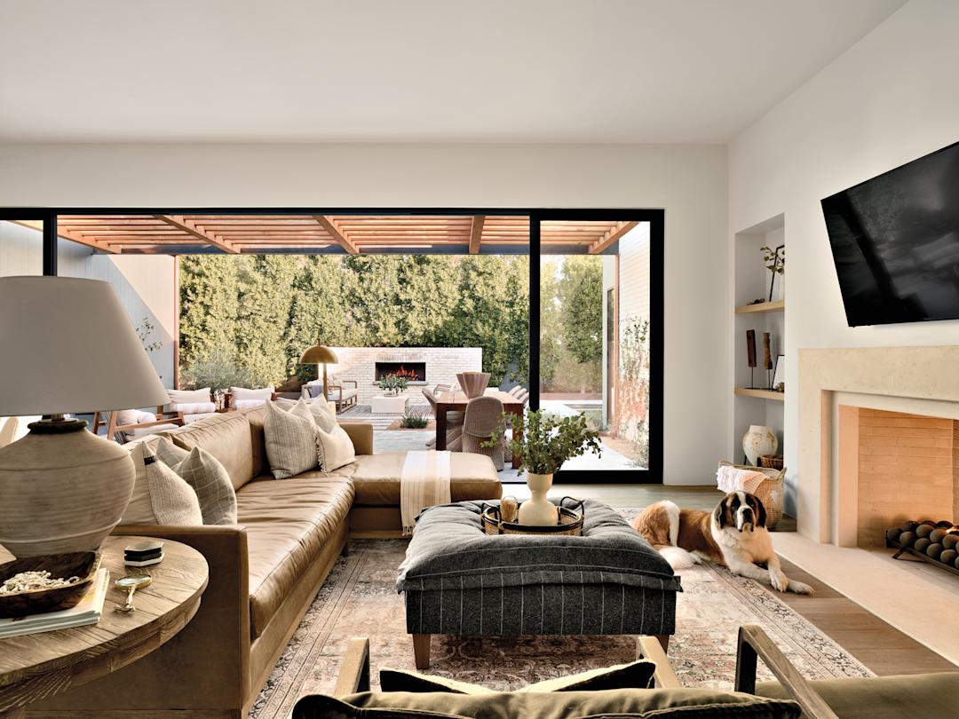Behind This Modern Arizona Home Made For Cozy Nights In | LUXE ...