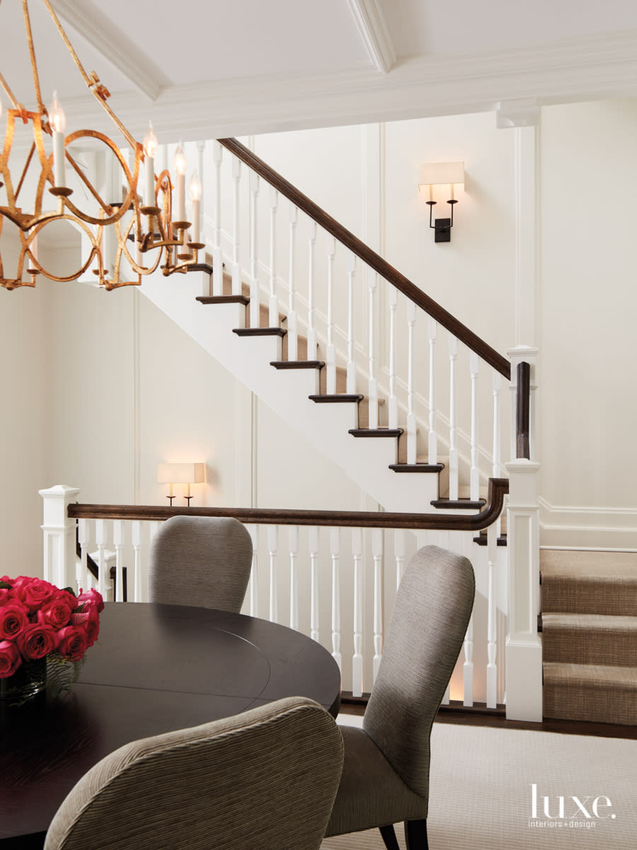 A Chicago Townhouse Exudes Classic Elegance | Luxe Interiors + Design