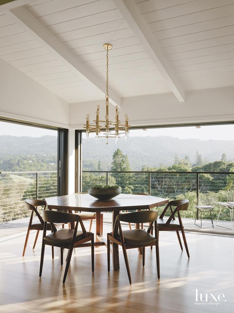 A Hillside Home In California Connects With Nature | Luxe Interiors ...