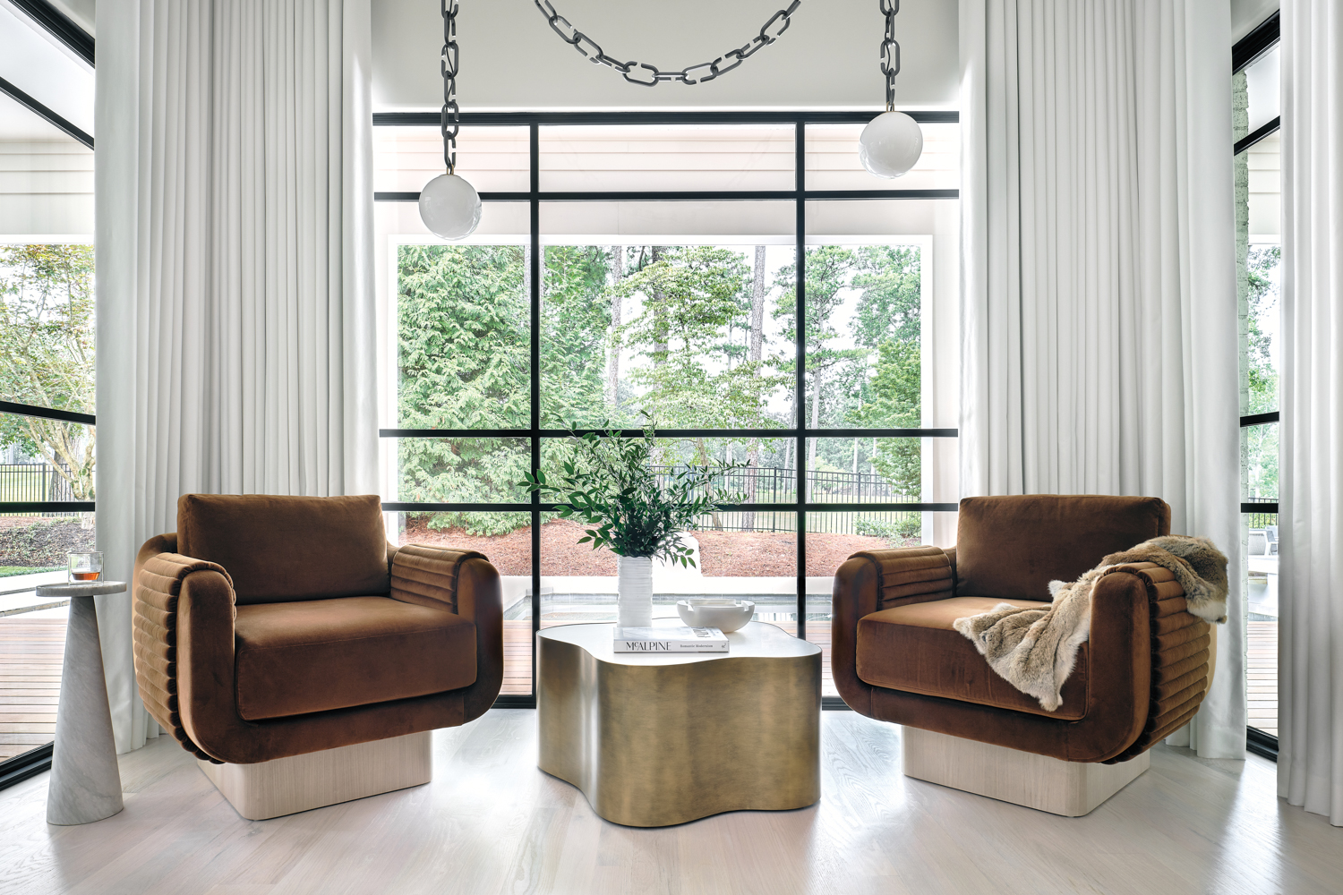 This Crisp Georgia Home Is A Blank Canvas For Powerful Art | Luxe ...